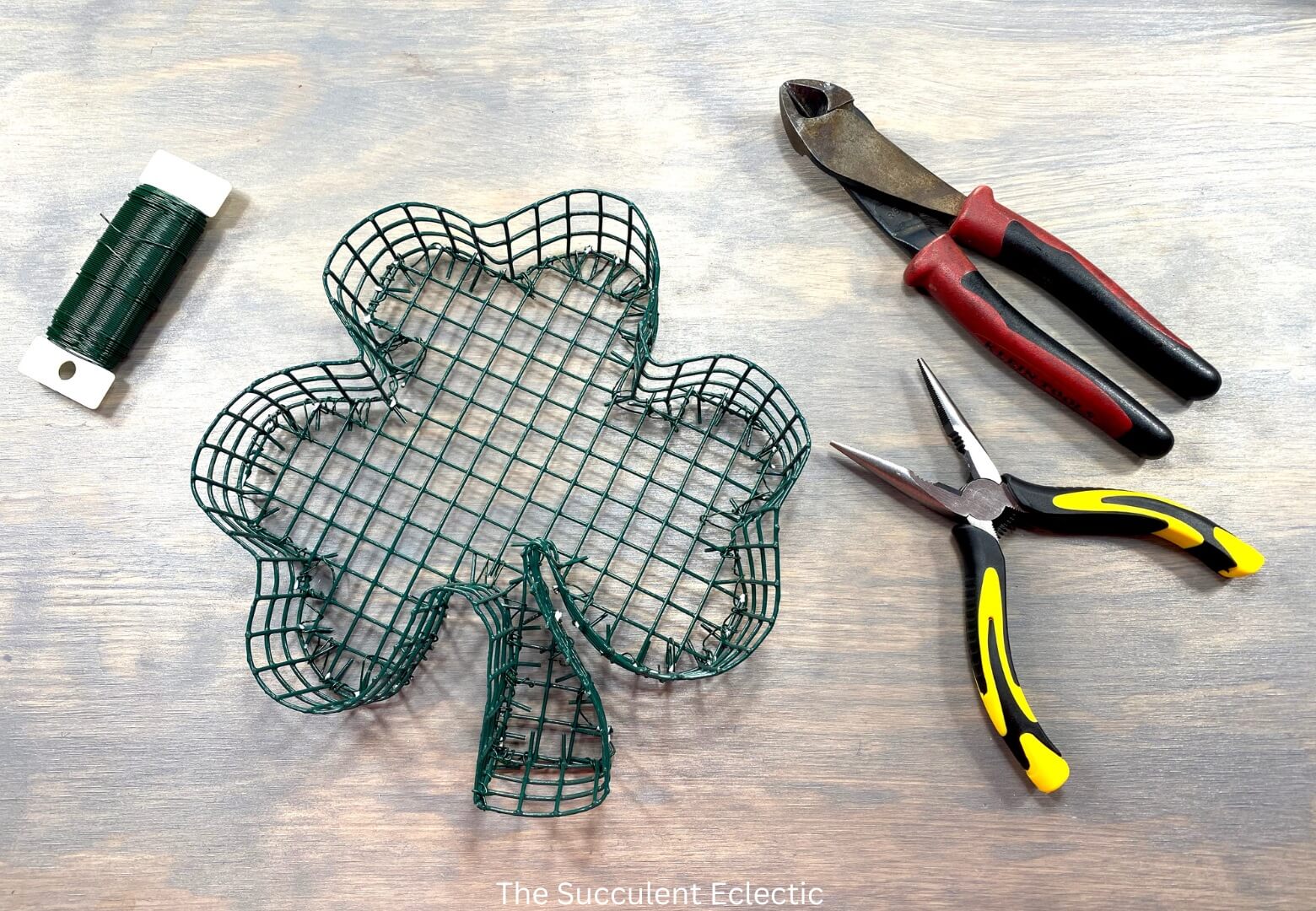 DIY Shamrock Planter + How to Make Any Shape Wire Planter! | The ...