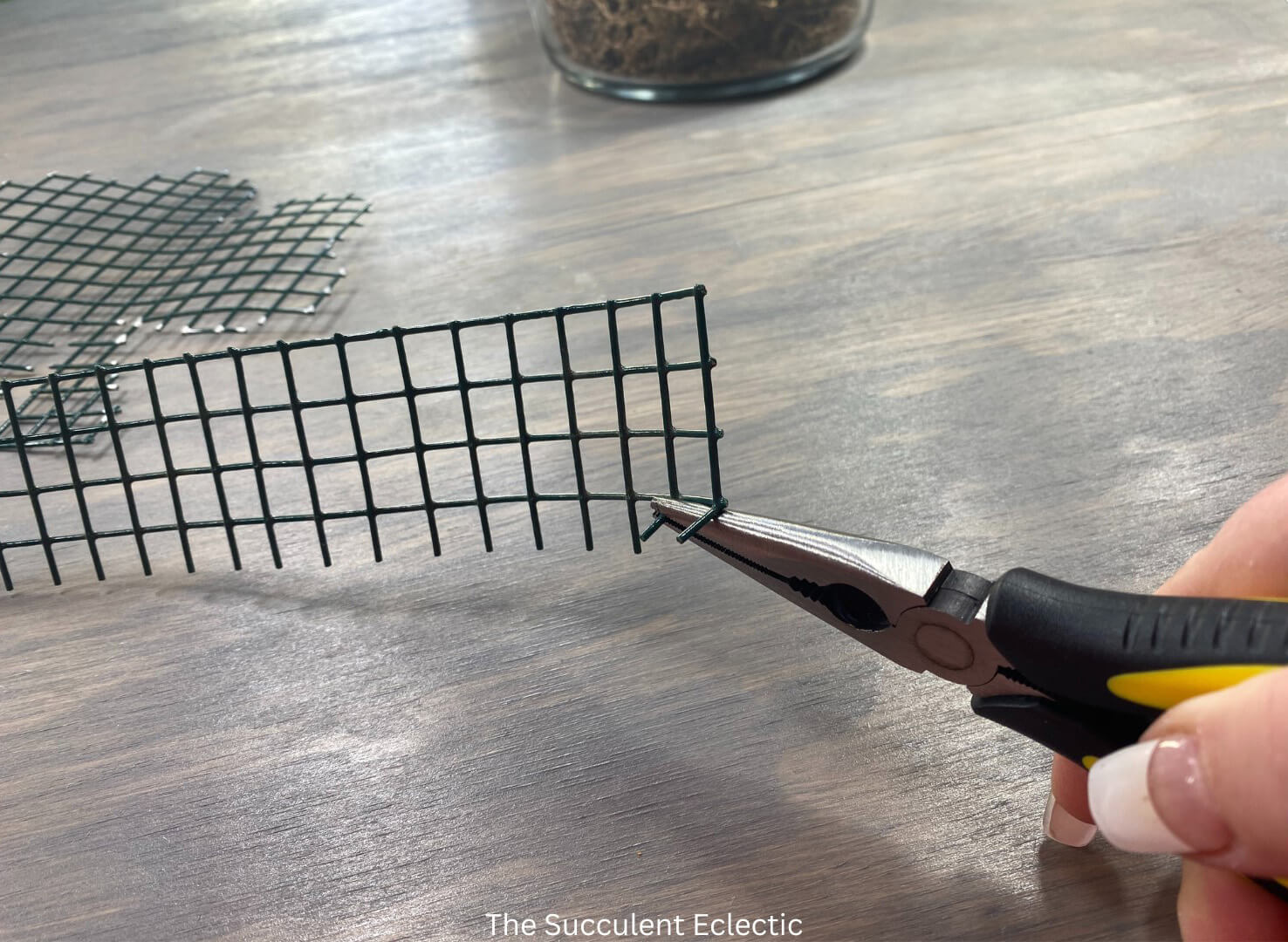 DIY Shamrock Planter + How to Make Any Shape Wire Planter! | The ...