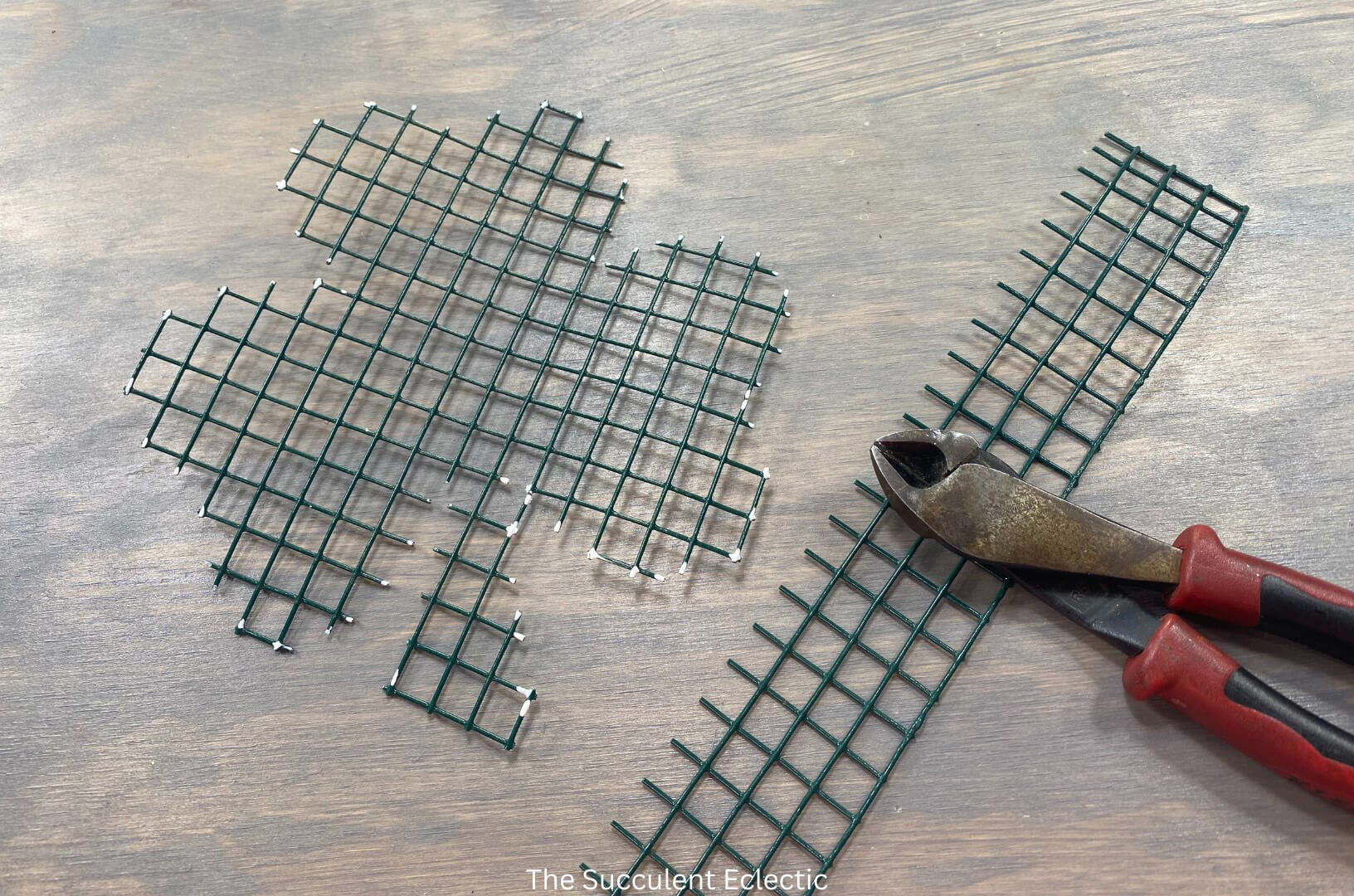 DIY Shamrock Planter + How to Make Any Shape Wire Planter! | The ...