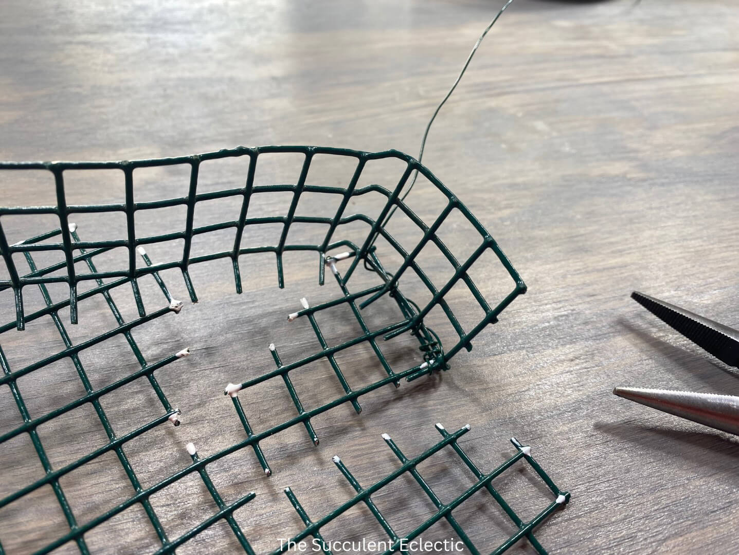 DIY Shamrock Planter + How to Make Any Shape Wire Planter! | The ...